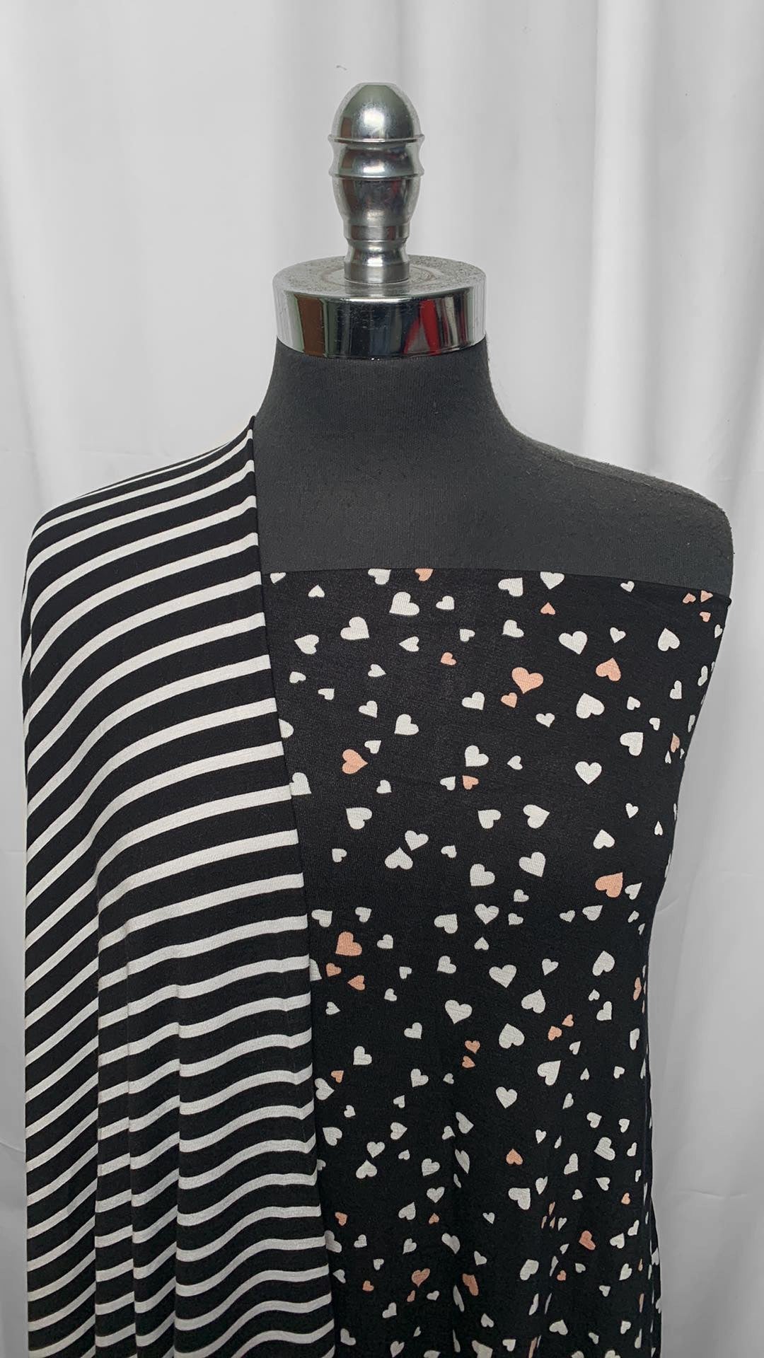 HEARTS/STRIPES BUNDLE : 2YD Hearts R/S & 2YD Stripe R/S : A25400 – Amandasbundles.com